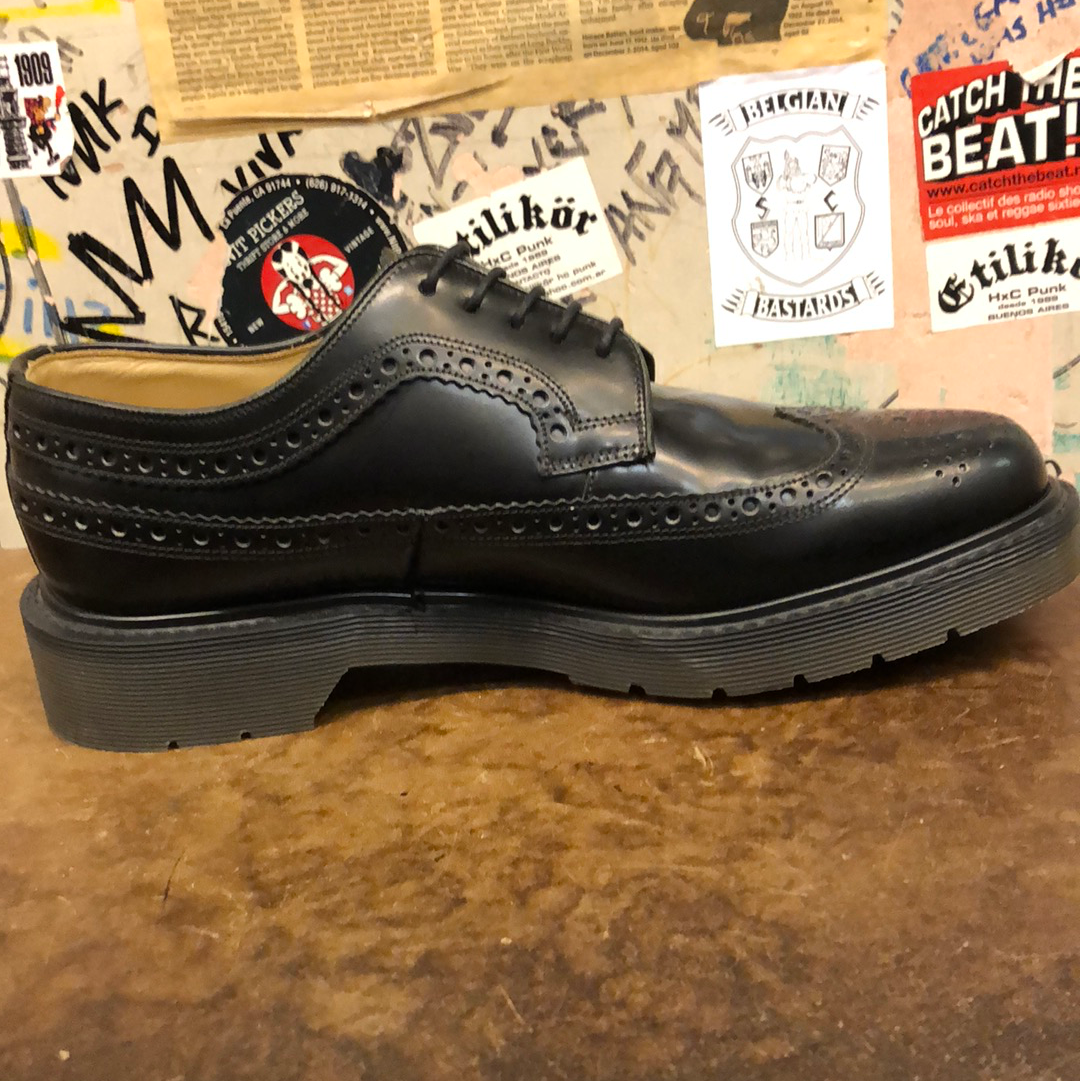 LOAKE - ROYAL BLACK BROGUE WITH HEAT WELTED SOLE